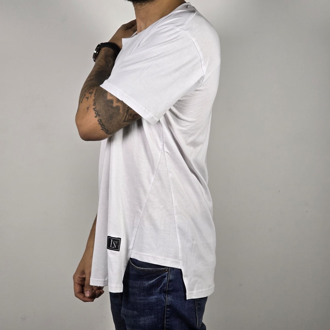 𝐎𝐯𝐞𝐫𝐬𝐢𝐳𝐞𝐝 𝐫𝐨𝐮𝐧𝐝 𝐧𝐞𝐜𝐤 – LEVIN