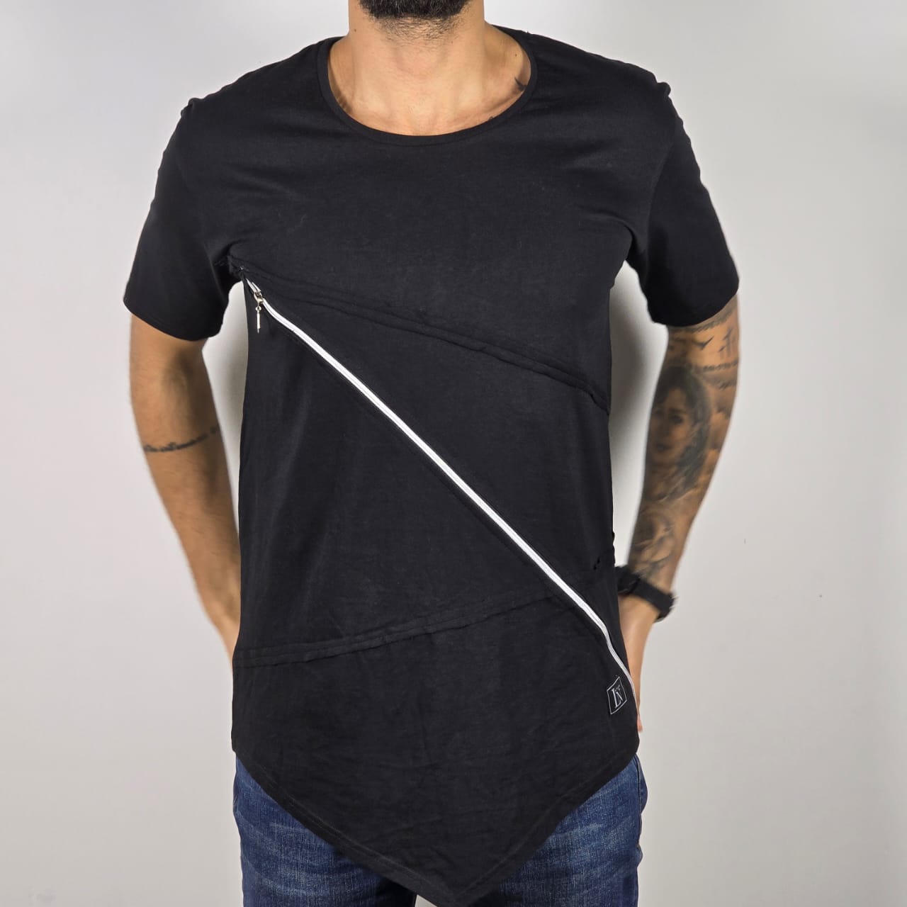 𝐎𝐯𝐞𝐫𝐬𝐢𝐳𝐞𝐝 𝐬𝐡𝐚𝐫𝐩 𝐭𝐞𝐞 – LEVIN