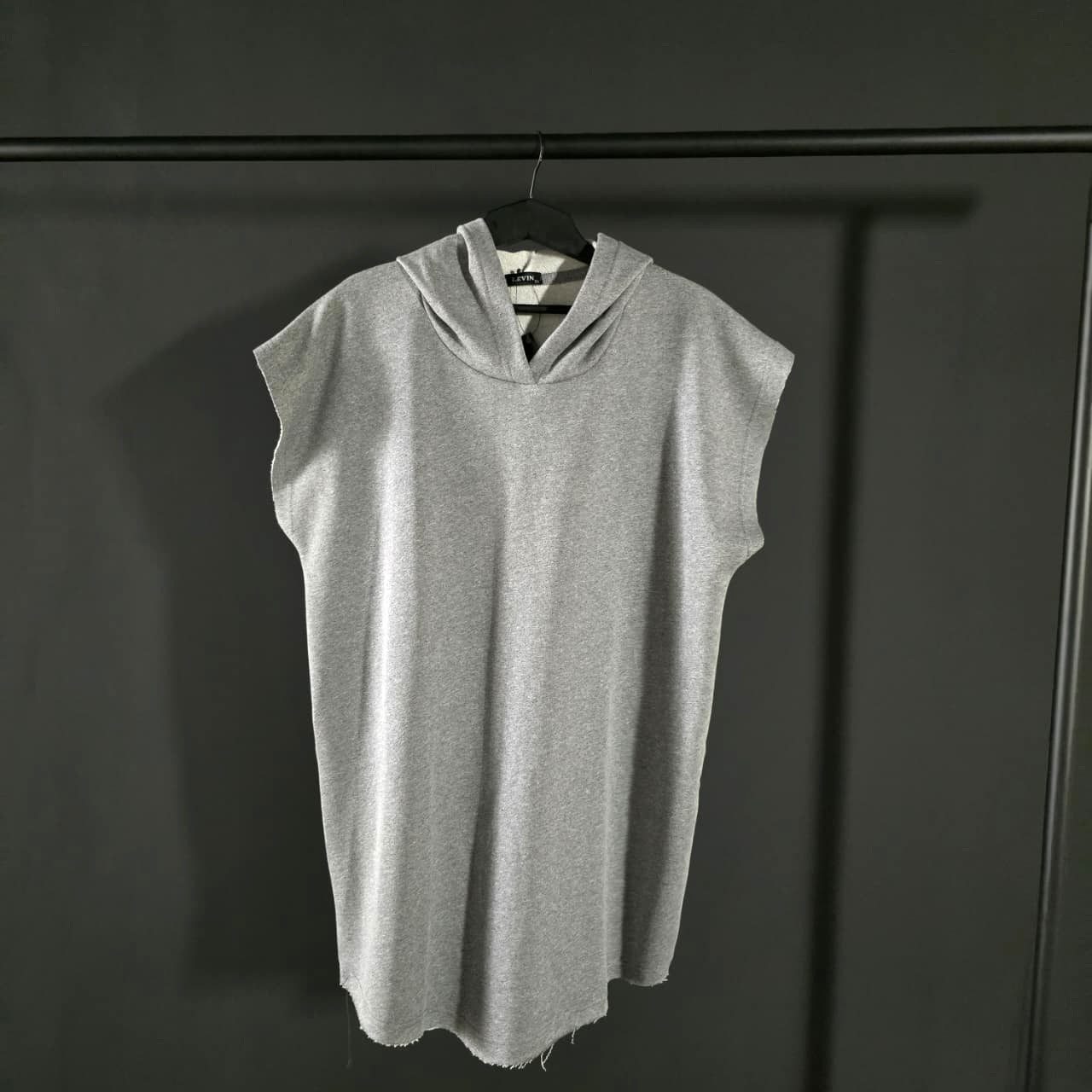 𝐂𝐮𝐫𝐯𝐞𝐝 𝐨𝐯𝐞𝐫𝐬𝐢𝐳𝐞𝐝 𝐬𝐡𝐨𝐮𝐥𝐝𝐞𝐫 𝐝𝐨𝐩 𝐅𝐫𝐞𝐧𝐜𝐡 𝐭𝐞𝐫𝐫𝐲 – LEVIN